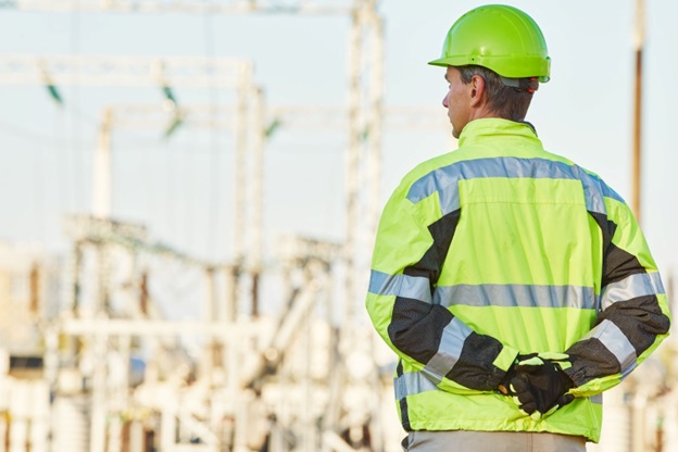 Imbracaminte de inalta vizibilitate - de ce este necesar la munca